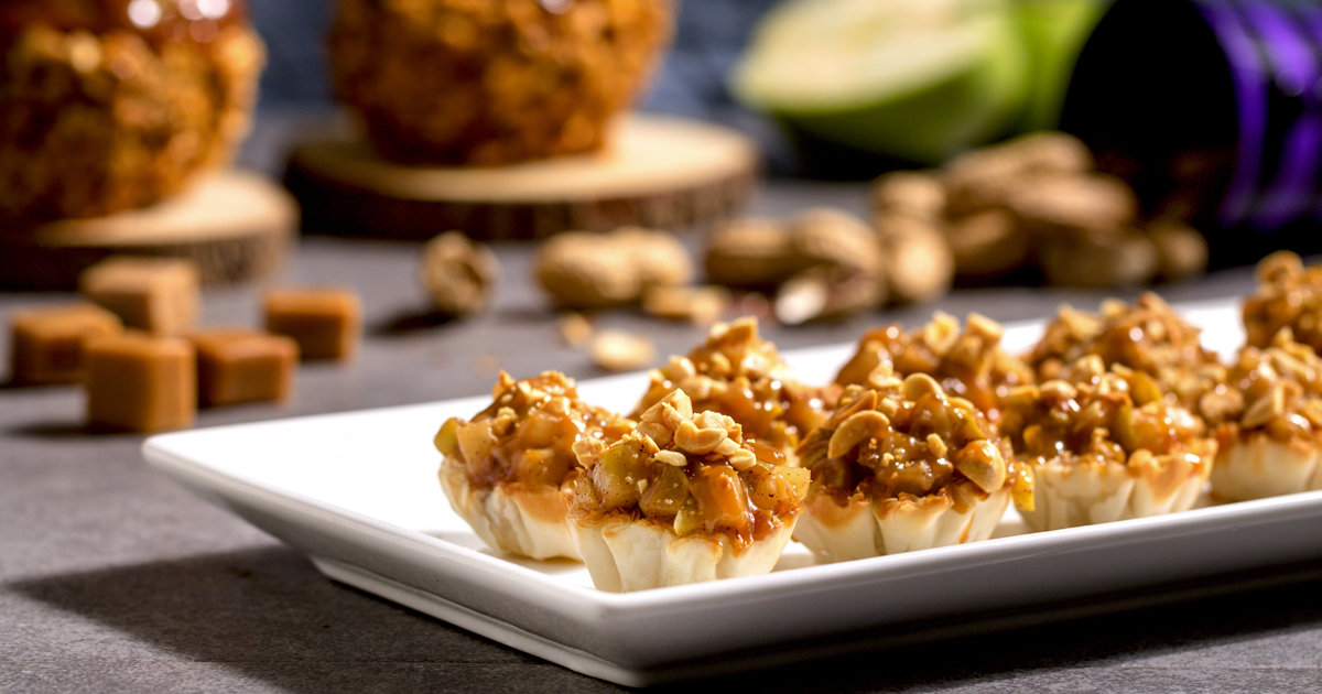 Mini Caramel Apple Pies + More Low-Calorie Halloween Dessert Recipes ...