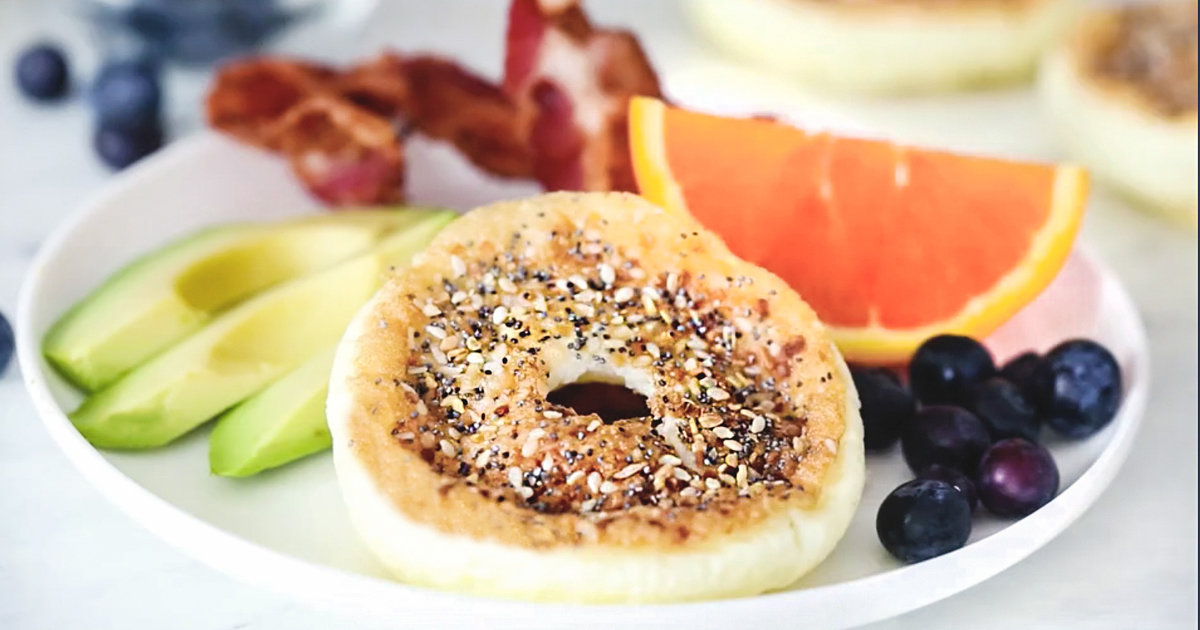 Healthy 3-Ingredient Breakfast Hacks: Egg-White Pizza, Smoked Salmon ...