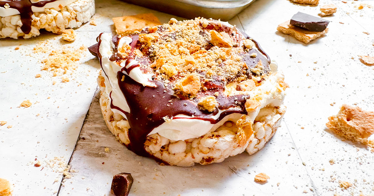 Rice Cakes with Melted Chocolate Snack Recipe | Hungry Girl