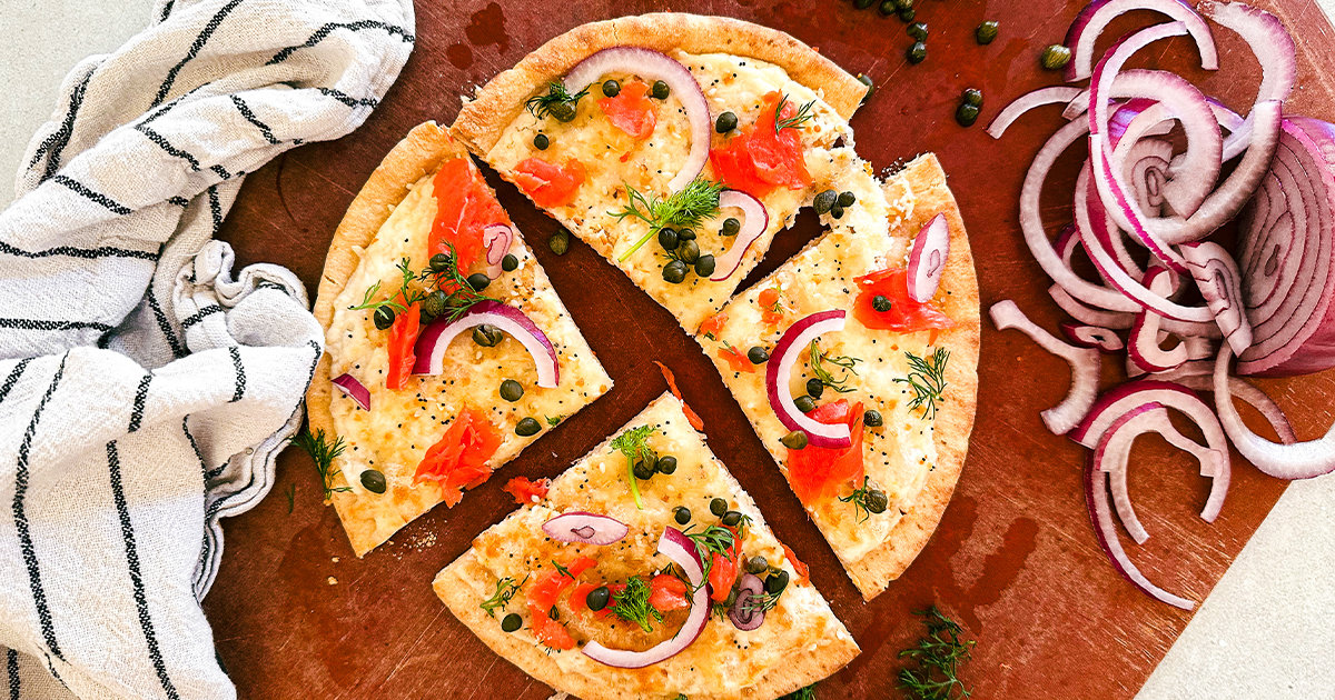 Everything Bagel White Pizza Recipe | Hungry Girl