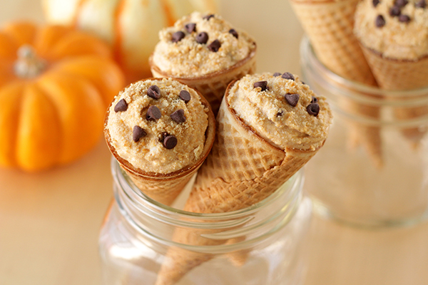 Pumpkin Pie Cannoli Cones | Hungry Girl