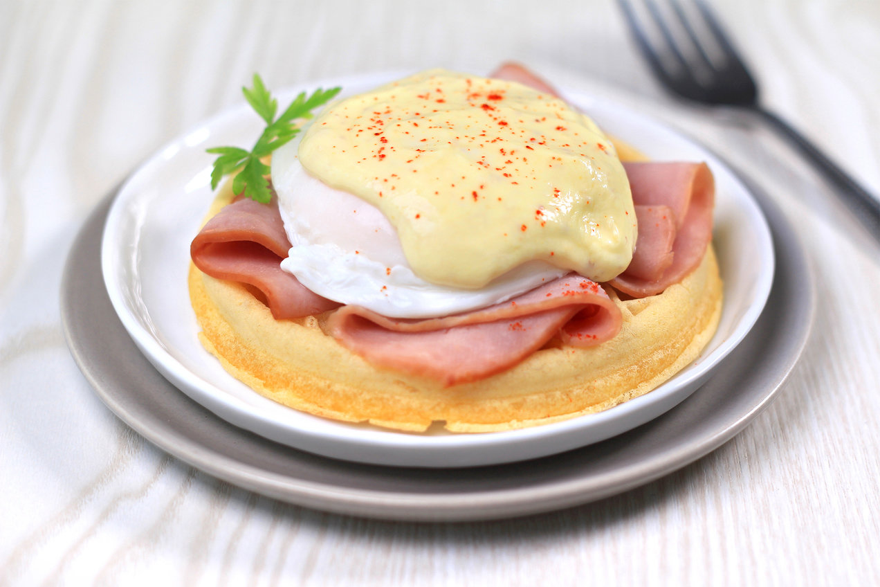 15-Minute Waffle Eggs Benedict Recipe | Hungry Girl