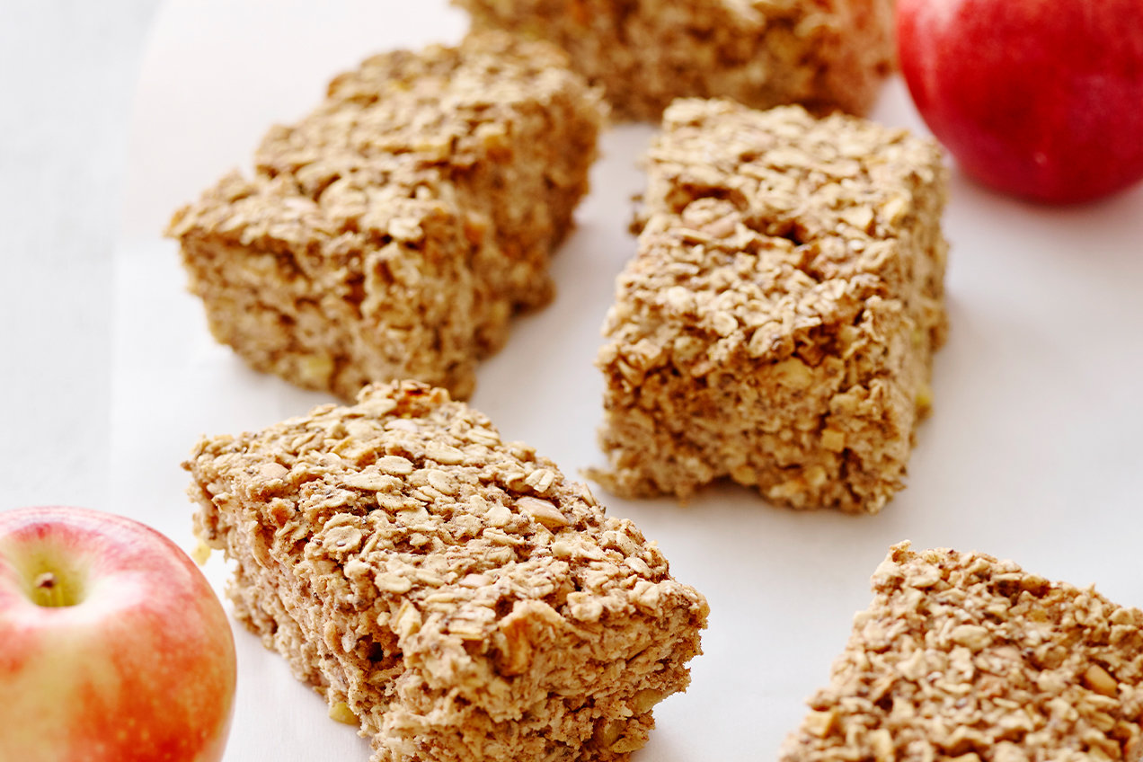 Healthy Apple Cinnamon Baked Oatmeal Squares | Hungry Girl