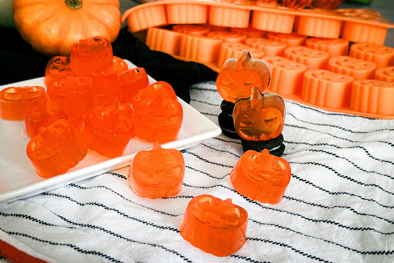2-Ingredient Pumpkin-Shaped No-Sugar Gummy Candy Recipe for Halloween ...