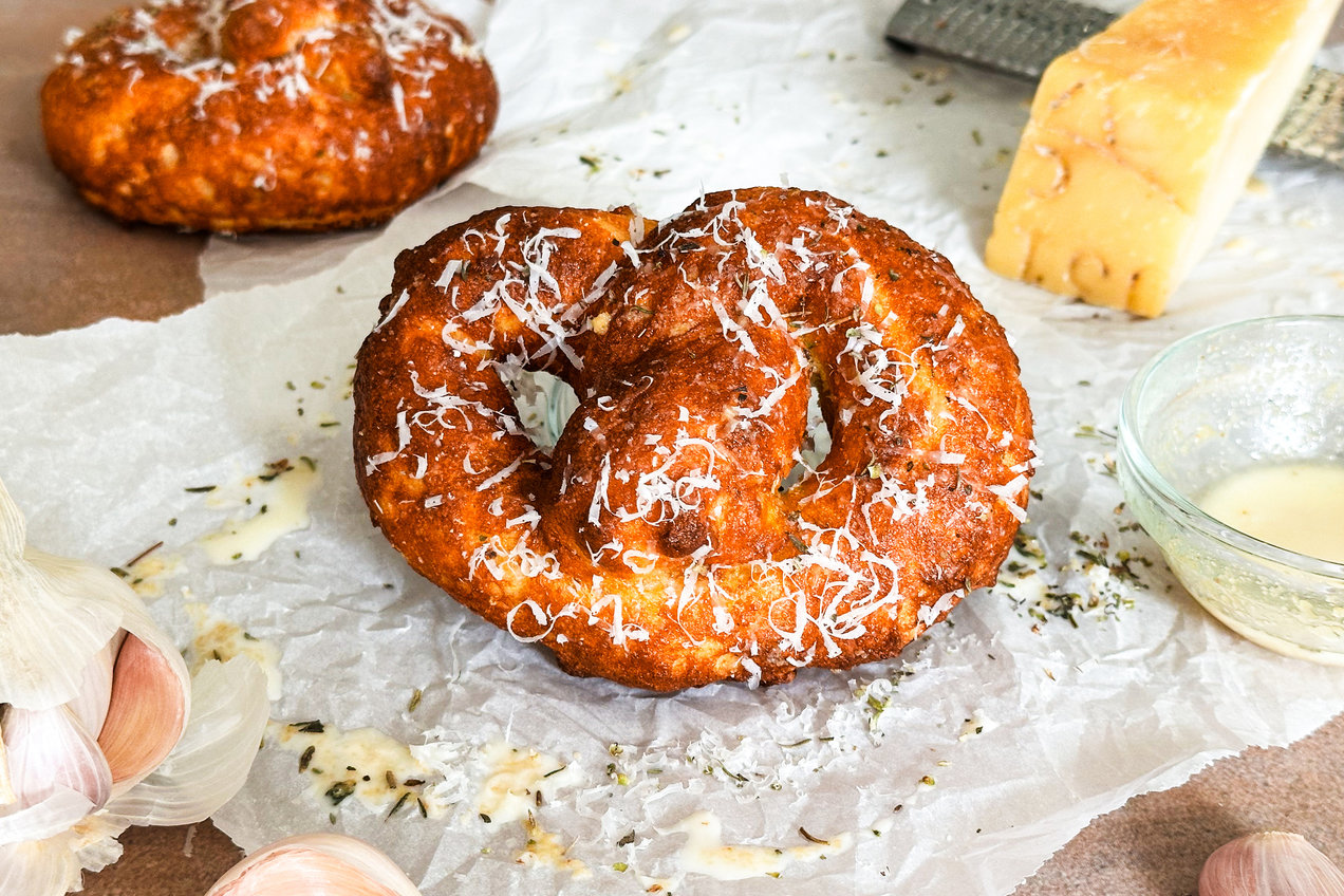 Air-Fryer Garlic Parmesan Protein Soft Pretzels Recipe | Hungry Girl