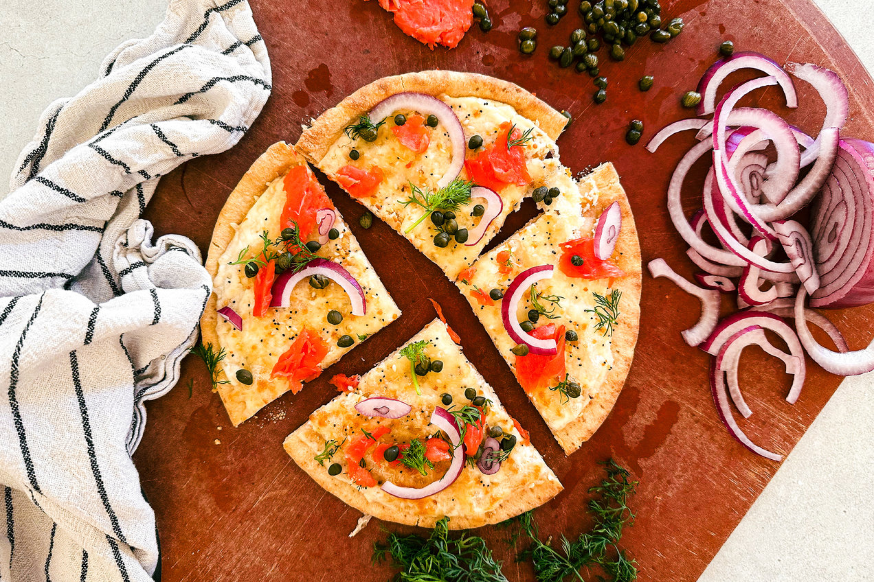 Everything Bagel White Pizza Recipe | Hungry Girl